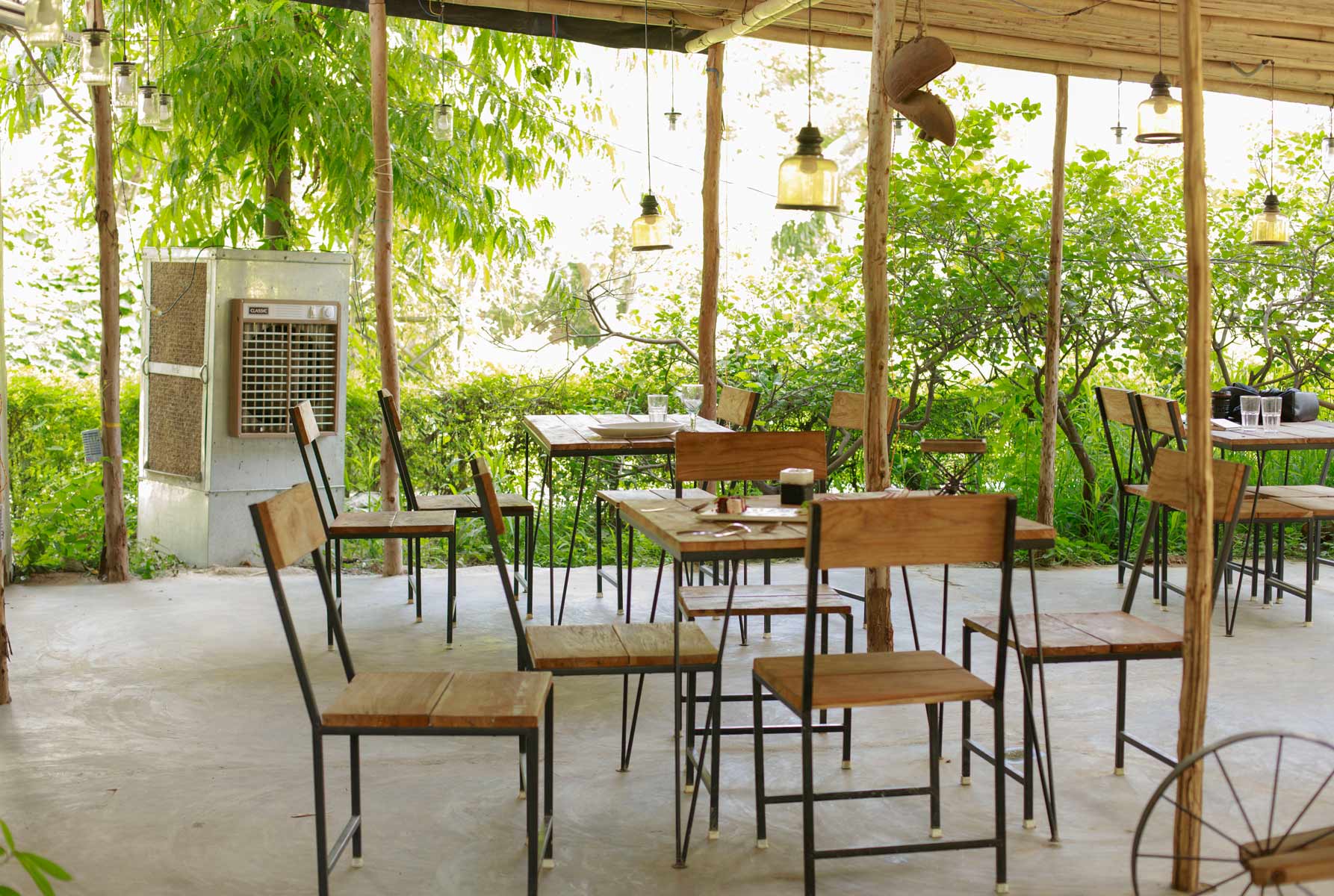 Farmer's Wheelbarrow ; alfresco restaurant in Delhi
